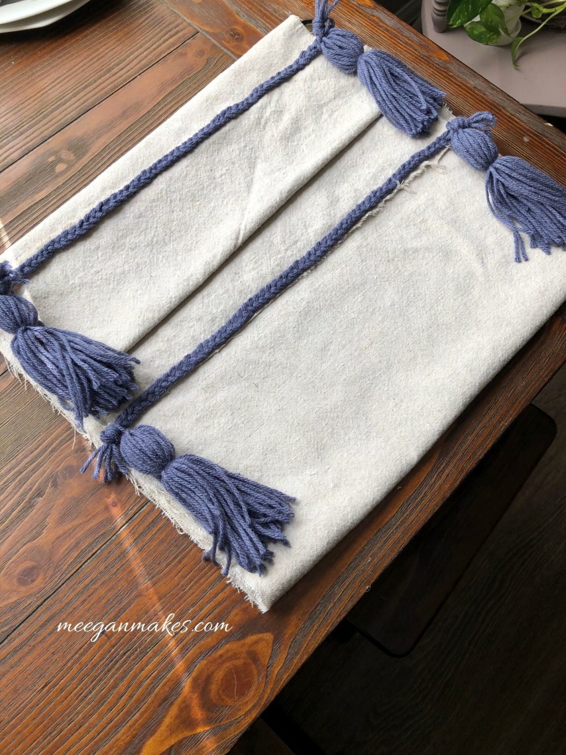 DIY No Sew Table Runner - What Meegan Makes